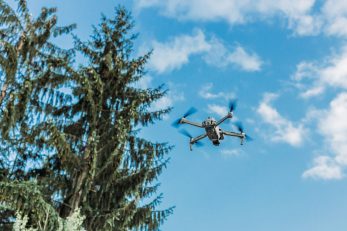 How to Hand Launch / Land a DJI Drone (Step-by-Step Guide) - Droneblog