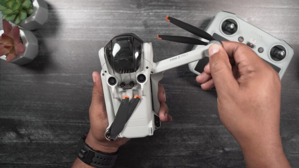 DJI Mini 3 Pro: How to Unfold the Arms and Change Propellers (VIDEO) - Droneblog