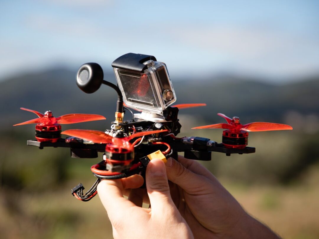 FPV Drones vs. Regular Drones (Explained for Beginners) – Droneblog